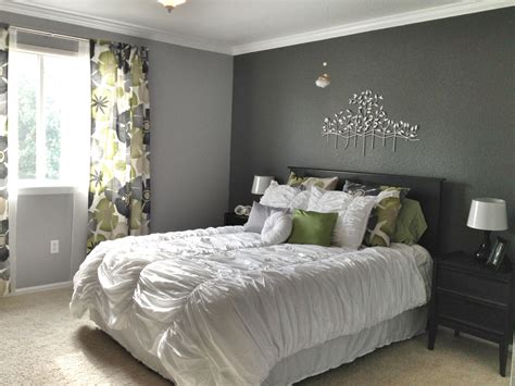 What Color Accent Wall Goes With Grey