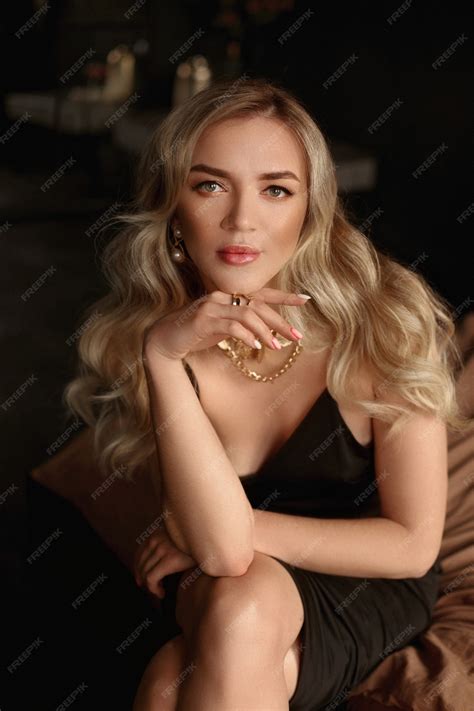 Premium Photo A Fashionable Young Woman With Perfect Blond Hair And