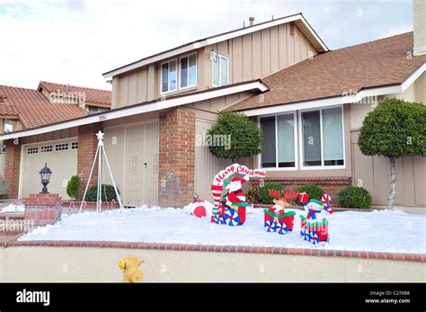 Nadya Suleman Aka Octomom Has Decorated Her House Ready For Christmas