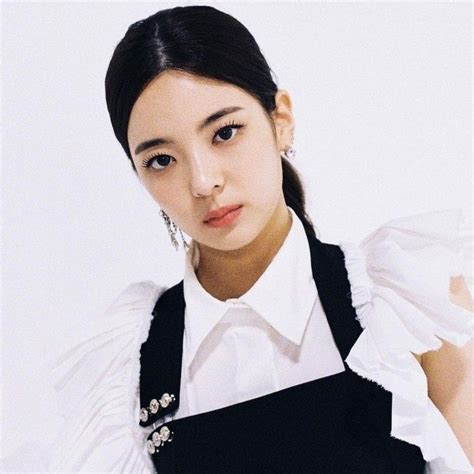 Pin By Ruby On Lia Itzy Lia Pretty Girls