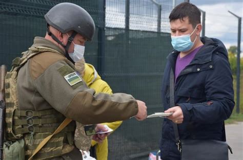 Чи можуть чоловіки які виключені з військового обліку виїхати за кордон