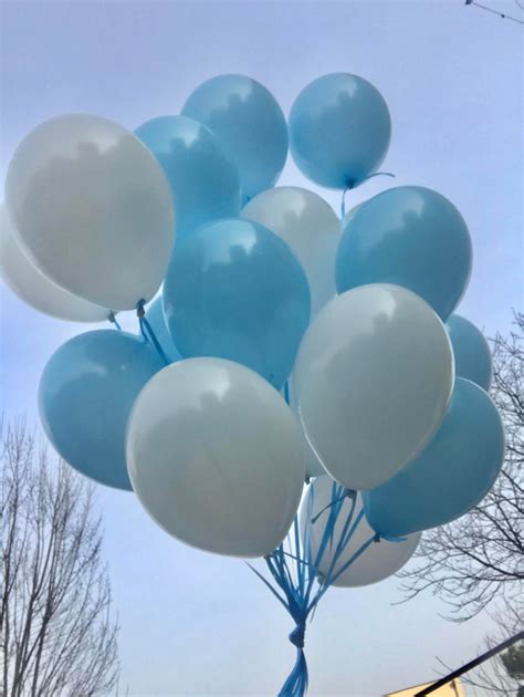 ჰელიუმის ჰელიუმის ბუშტები და დაბადების დღის აქსესუარები