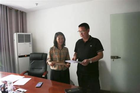 “一对一”联络李国燕主任上门走访市人大代表罗昌生、杨娅澎湃号·政务澎湃新闻 The Paper