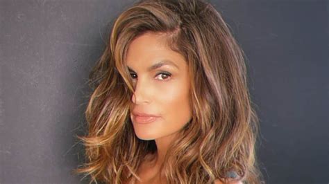 Cindy Crawford Proves Shes Aging Backward In A Recent Photoshoot