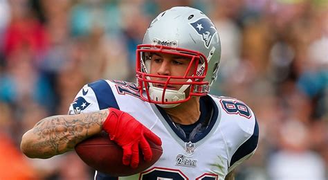 Former Patriots Star Reportedly Had To Warn Younger Teammate About