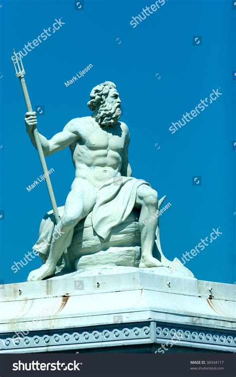 Estatua Del Dios Poseidón