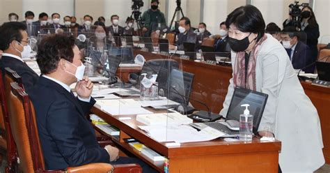 ‘1인당 20만원 與 재난지원금 합의 불발16일 기재부 담판 예고 조선비즈