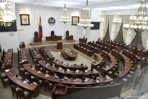 Чуулганы танхим дахь ерөнхий сайдын суудлыг 126 гишүүнтэйгээ хамт суух байдлаар өөрчлөх