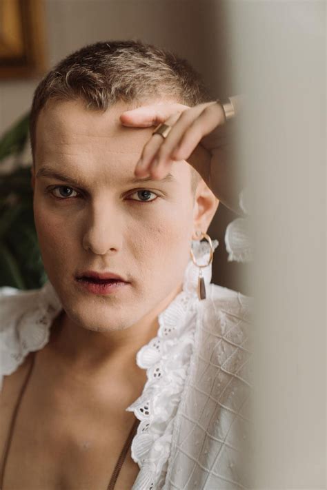 Non Binary Tv Characters Their Outfits Hairstyle And Makeup Offbinary