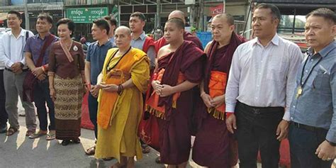 မိုင်းဖုန်းဆရာတော် ထိုင်းနိုင်ငံ မဲဆောက်မြို့ကို ကြွချီ ဓာတ်ပုံ