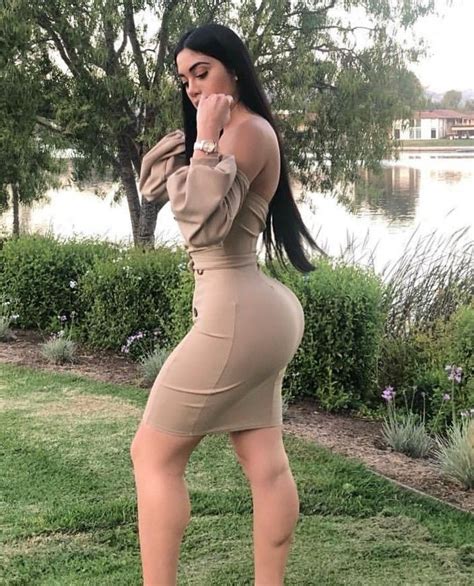 Pin On Photography Clothes For Women Curvy Woman Hot Body Women