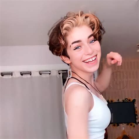 Short Wavy Haircut Short Hair Haircuts Hair Inspiration Short Blonde Haircuts