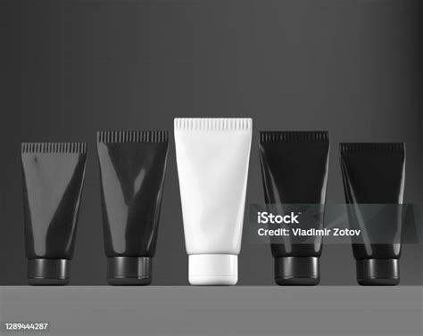 화장품 튜브의 비교 및 장점 새로운 디자인 화장품 크림플라스틱 튜브 3d 일러스트레이션 0명에 대한 스톡 사진 및 기타 이미지 0명 Charity Benefit 개념