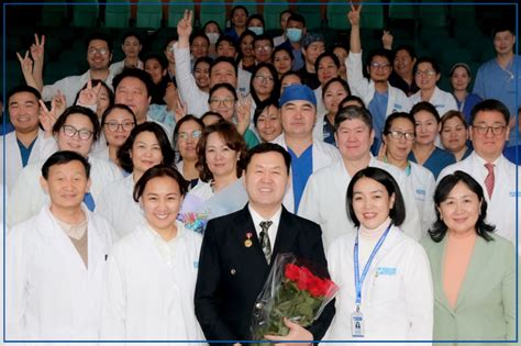 ЭХЭМҮТ ийн мэс засалч А Цэнджав Монгол Улсын гавьяат эмч боллоо