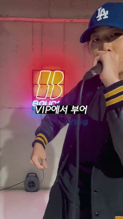 파란 모자를 쓴 남자는 빌어먹을 재능을 가지고 있다 Youtube