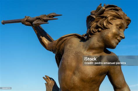 프랑스 파리의 알렉산드르 Iii 다리의 장식 개체 또는 유물 알렉산드르 3세 다리에 대한 스톡 사진 및 기타 이미지 알렉산드르 3세 다리 0명 가로등 Istock