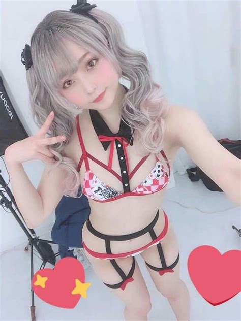 Pin auf R18-Cosplayer