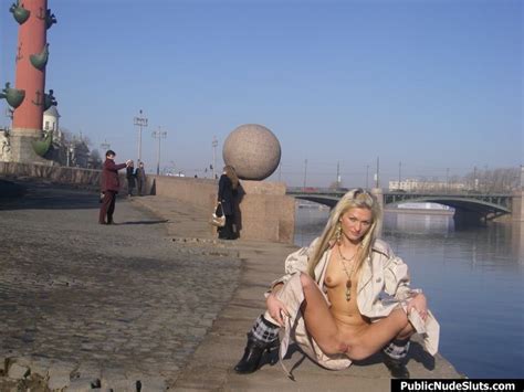 Cheeky Blonde Demonstrates Her Naked Intimate Spots On The Seafront