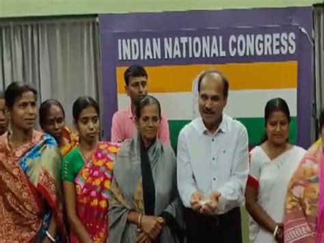 Bengal Women Donate ₹11000 For Adhir Ranjan Chowdhurys Electoral