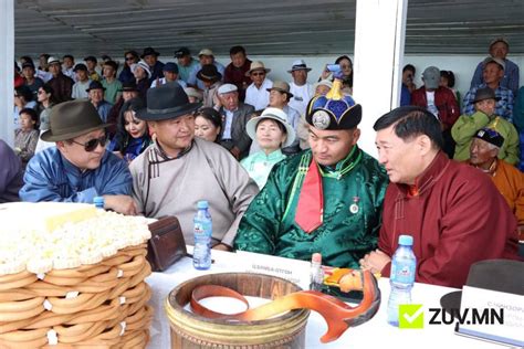 Өвөрхангайчууд Ц Бямба Отгоны гарьд цолыг Ланд 300 хоёр өрөө байраар мялаалаа