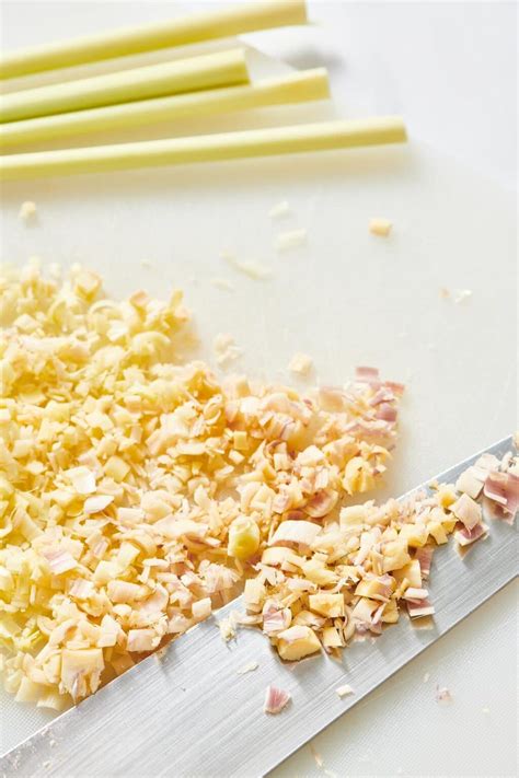 How To Cook With Lemongrass — The Mom 100