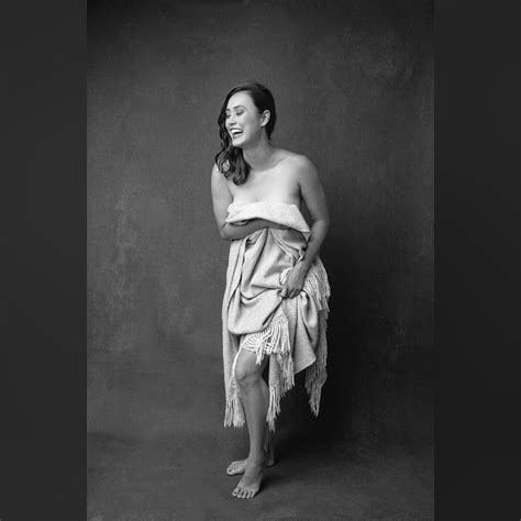 Dia Frampton Bare Feet And Tits In Cleavage Photos Gif The