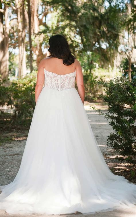 Plus Size Boho Wedding Dress With Lace Tulle And Sleeves