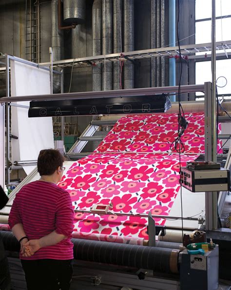 Inside Marimekkos Textile Factory Estampados Textiles Textiles