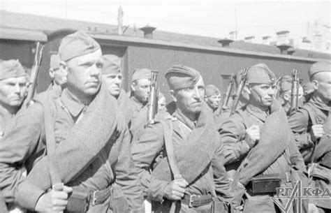 Бойцы Красной армии перед отправкой на фронт Президентская библиотека имени Б Н Ельцина