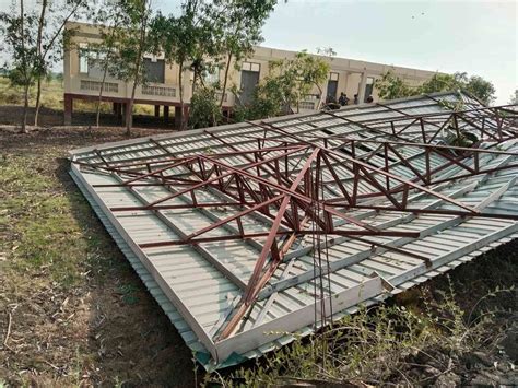 ဧရာဝတီတိုင်း၌ မိုးသက်လေပြင်းကြောင့် လူနေအိမ်၊ ဘုန်းကြီးကျောင်းနှင့် စာသင်ကျောင်းများ ပျက်စီး