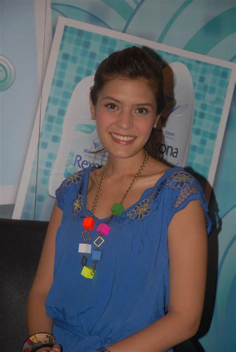 Foto Artis Anneke Putri