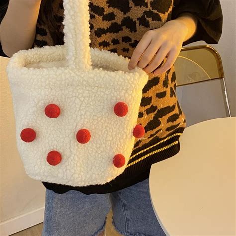 당일출고 귀여운 손가방 방울 뽀글이 토트백 양털가방 에이블리