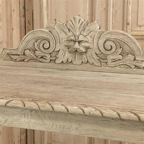 19th Century French Renaissance Dessert Buffet In Stripped Oak For Sale