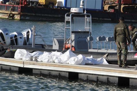 සංක්‍රමණිකයින් රැගත් බෝට්ටුවක් මුහුදුබත් වෙයි