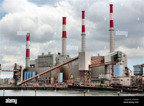Ravenswood Generating Station Power Plant In Long Island City In Queens New York It Is Powered