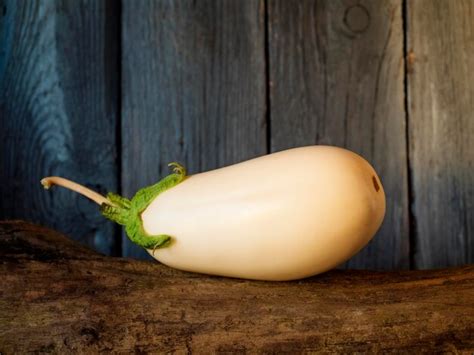 Premium Photo White Eggplant