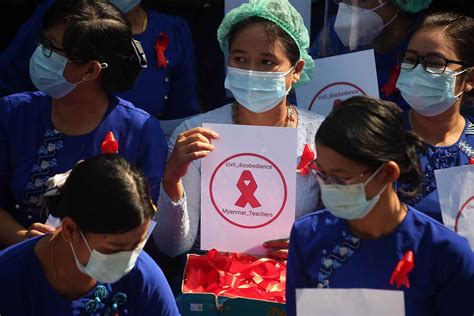 ရန်ကုန်ပညာရေးတက္ကသိုလ် ဆရာ၊ဆရာမများ ဆန္ဒဖော်ထုတ် ဓာတ်ပုံ