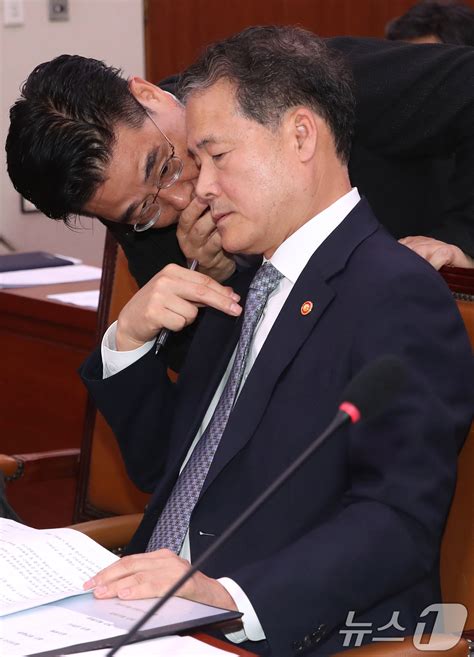 외통위 출석한 김영호 장관 뉴스1