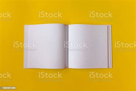 텍스트에 대한 빈 공간이있는 메모에 대한 메모입니다 노란색 배경입니다 위시 리스트에 대한 스톡 사진 및 기타 이미지 위시 리스트 0명 공란 Istock