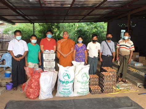 ခိုကိုးရာမဲ့ မသန်စွမ်း အဘိုးအဘွားများအတွက် ဆန်၊ ဆီ၊ ဆား၊ ကြက်သွန်နီနှင့် ကြက်ဥများ ဒါနပြုလိုက