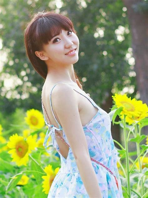 向陽花里的清純少女碎花短裙甜美可愛寫真 每日頭條