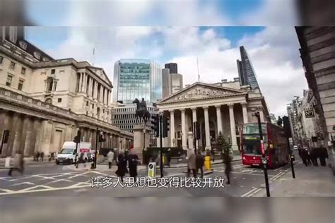 大鹅上厕所半天不出来，主人开门一看厕所主人