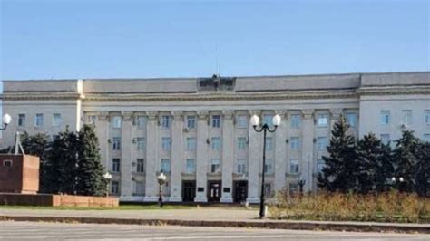 З будівлі адміністрації у Херсоні зняли прапор Росії ЗМІ