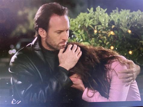 Luke Holding Lorelai When They Werent Even Together Melts My Cold Dark Heart 🥹 R Gilmoregirls