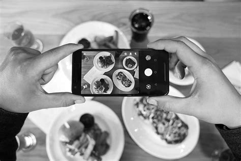 Follow The Mouse Hover Effect Demo Divi Toolbox