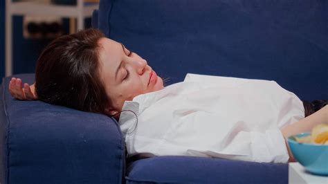 揚げ物以外にも寝る前に食べない方がよい意外な物は？〈睡眠の質を下げない食事〉管理栄養士が解説 ヨガジャーナルオンライン