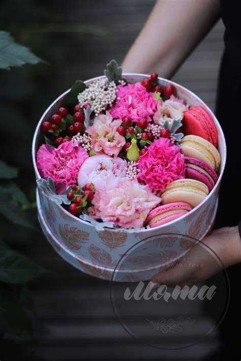 Коробка с макарунами Макаруны Цветы Композиция