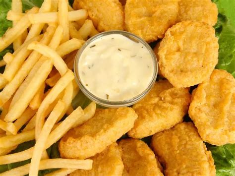 Пържени пилешки хапки с чеснов сос Рецепт