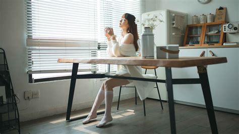 夏天 居家 美女 唯美 4k高清壁纸 壁纸高清