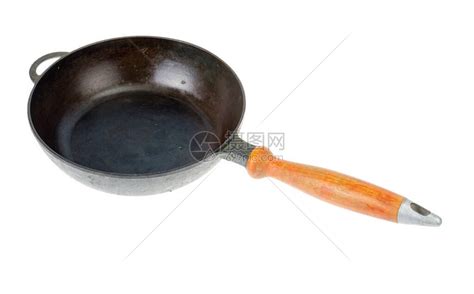 铸铁黑锅与孤立的白色背景上的棕色木柄高清图片下载 正版图片503953552 摄图网